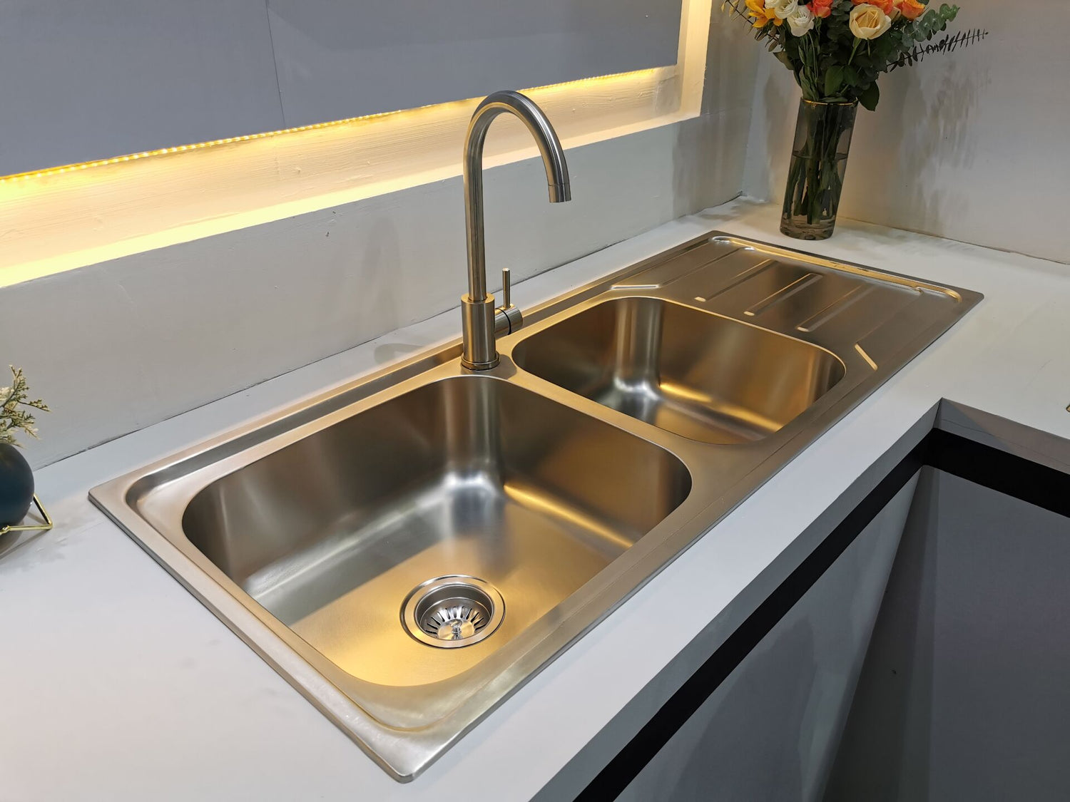 Stainless Steel Double Bowl Kitchen Sink With Drainer Board One Taphole ...